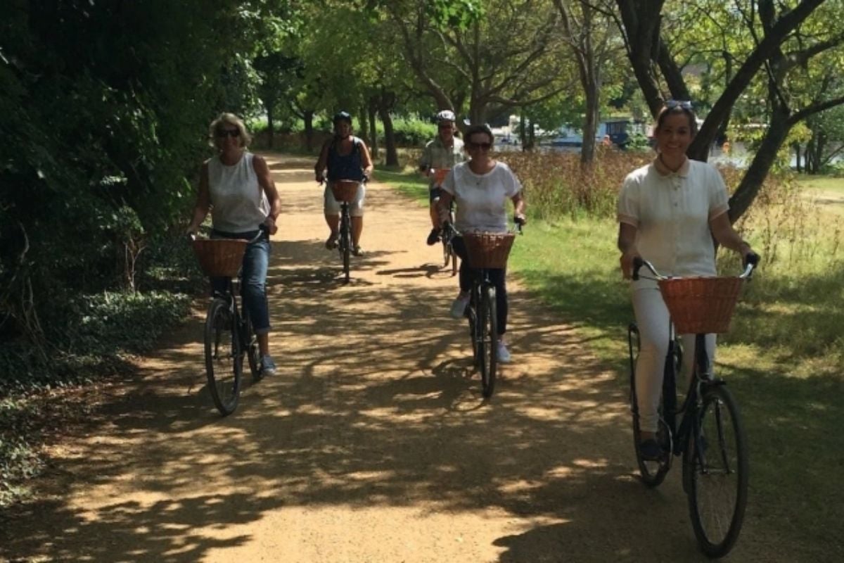 Book this three hour scenic Windsor Castle Bike Tour for Two